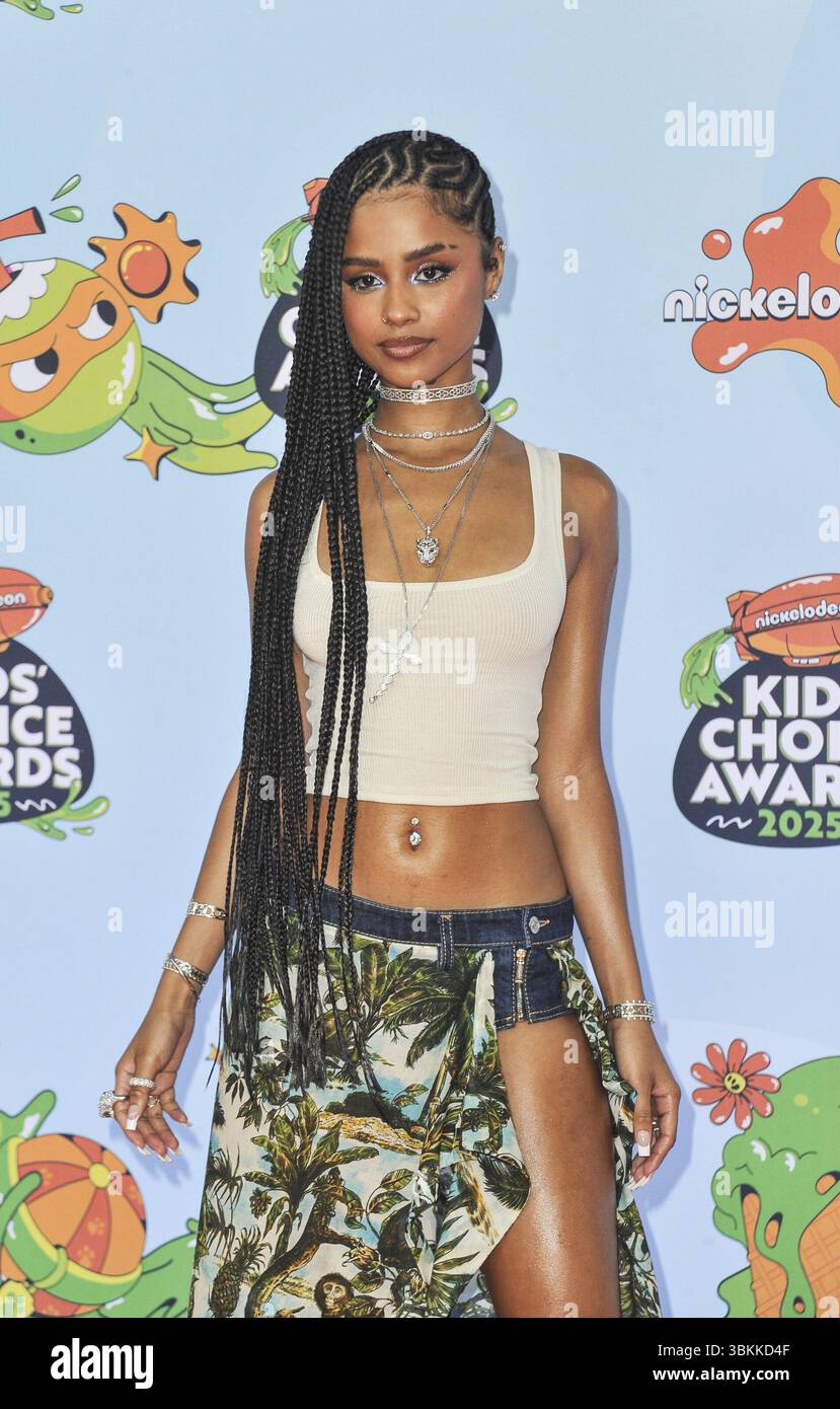 Tyla at arrivals for Nickelodeon Kids Choice Awards 2025, Barker Hangar, Santa Monica, CA, June ...