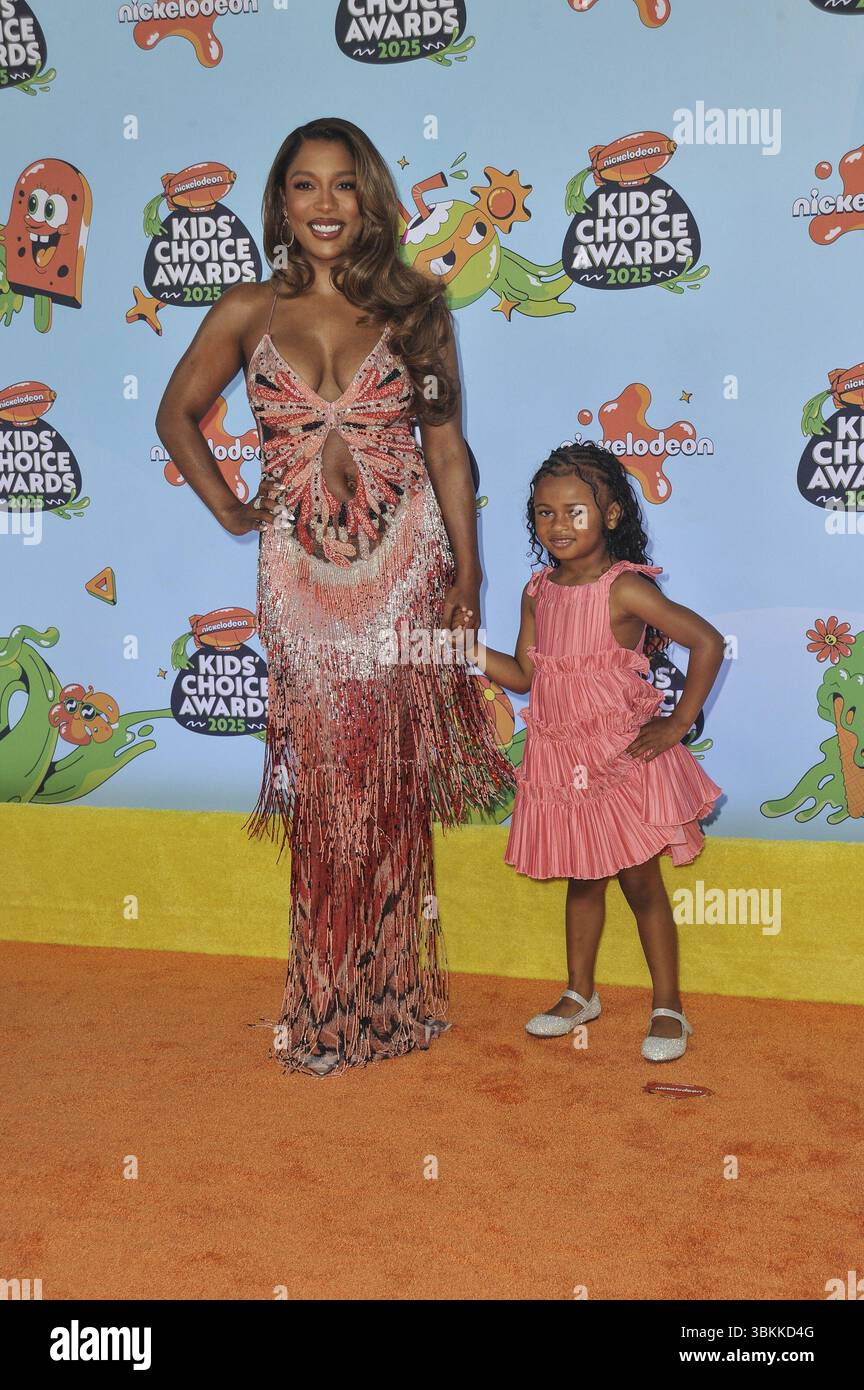 Hazel Monét, Victoria Monét at arrivals for Nickelodeon Kids Choice ...
