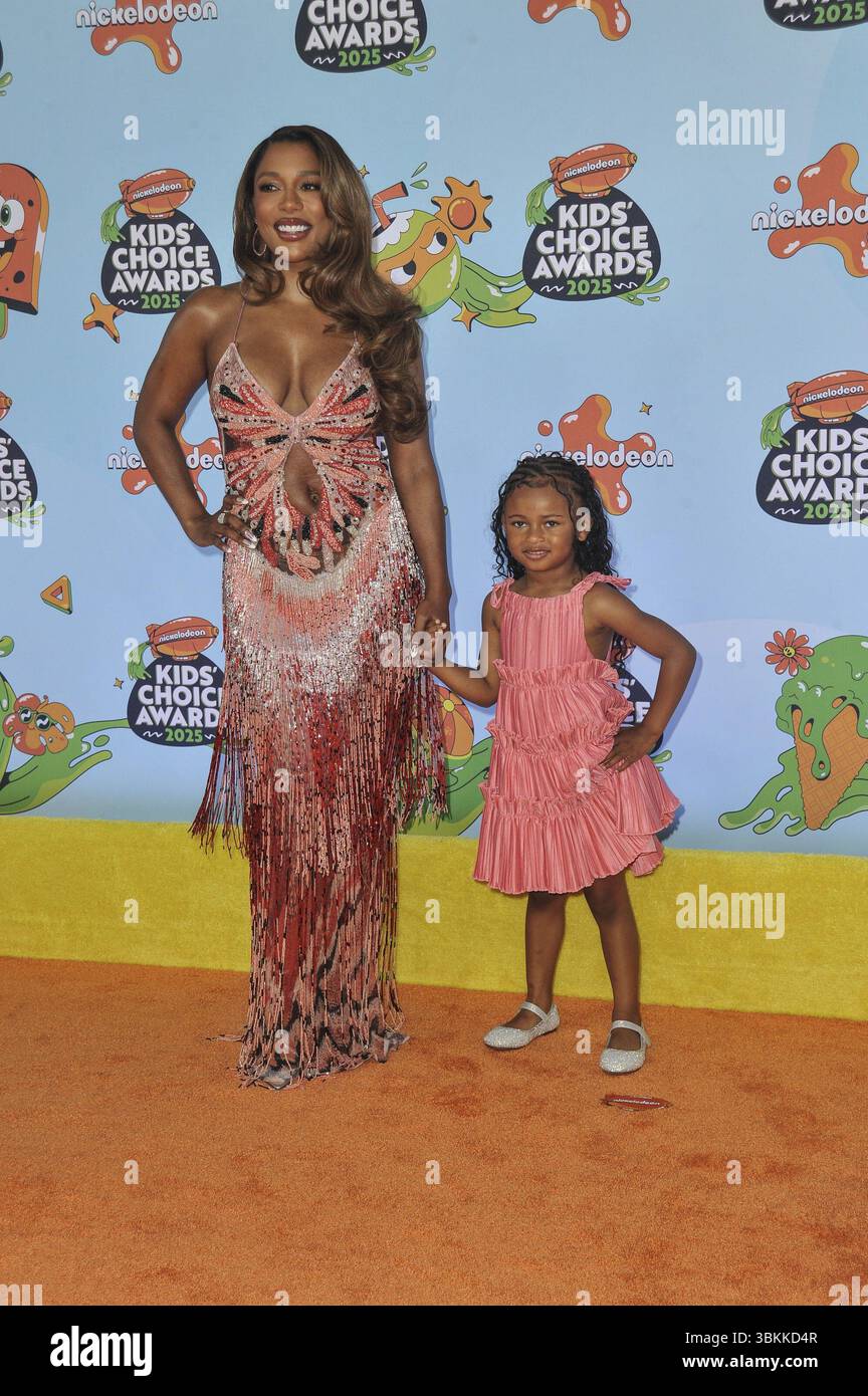 Hazel Monét, Victoria Monét at arrivals for Nickelodeon Kids Choice ...