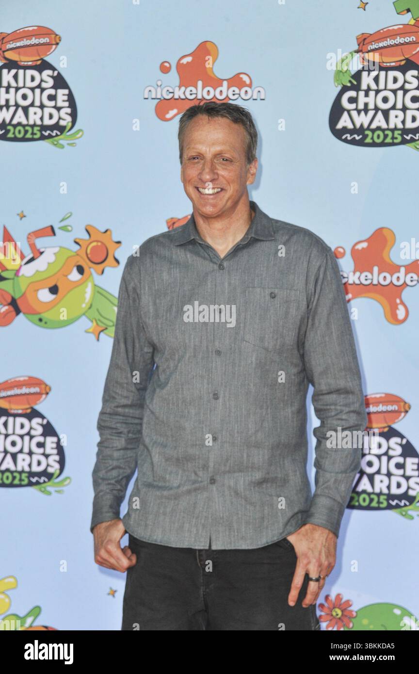 Tony Hawk at arrivals for Nickelodeon Kids Choice Awards 2025 - Part 2 ...