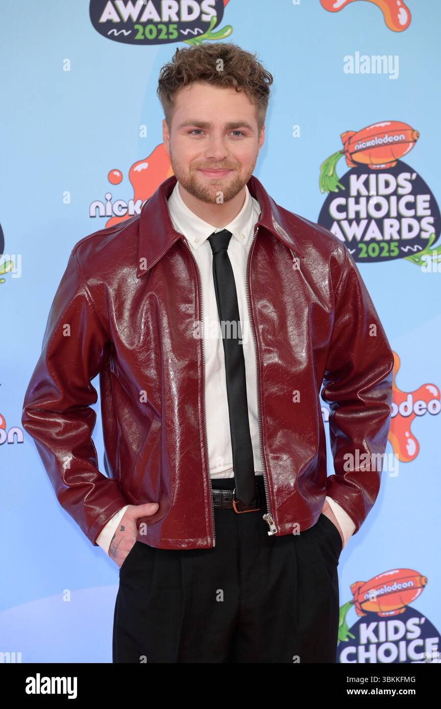 SANTA MONICA, USA. June 21, 2025: Alex Warren at the 2025 Kids' Choice ...
