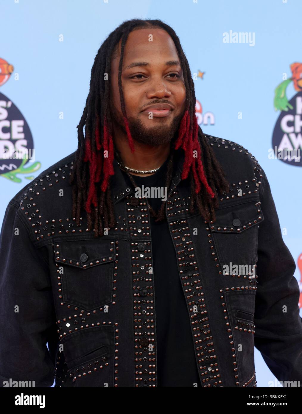 Leon Thomas III attends the 2025 Nickelodeon's Kids' Choice Awards at ...
