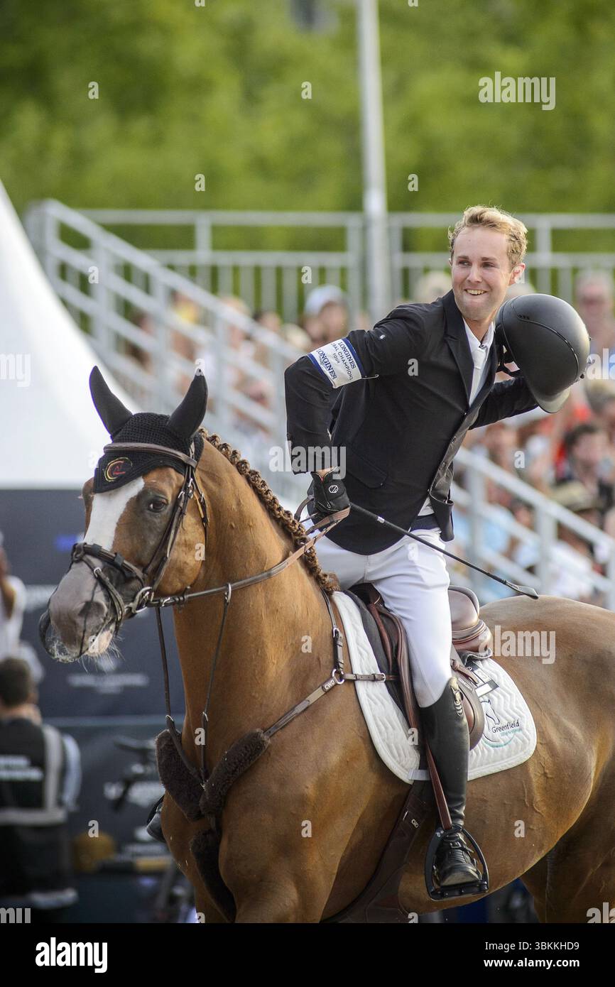 Gilles THOMAS riding ERMITAGE KALONE during the 2025 Longines Paris ...