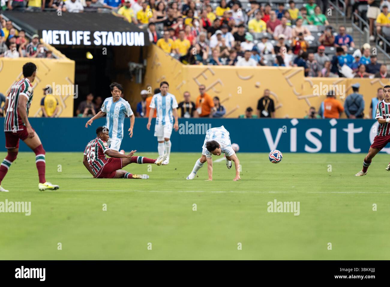 Hercules (35) of Fluminense FC and Um Wonsang (11) of Ulsan HD in ...