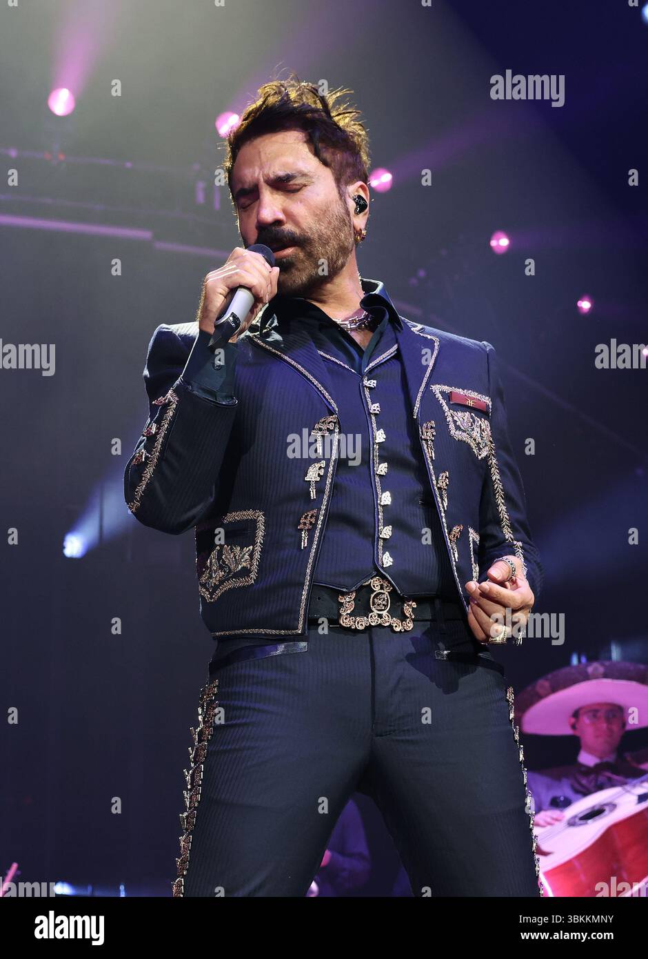 MIAMI, FL - JUNE 21: Alejandro Fernandez performs during Alejandro ...