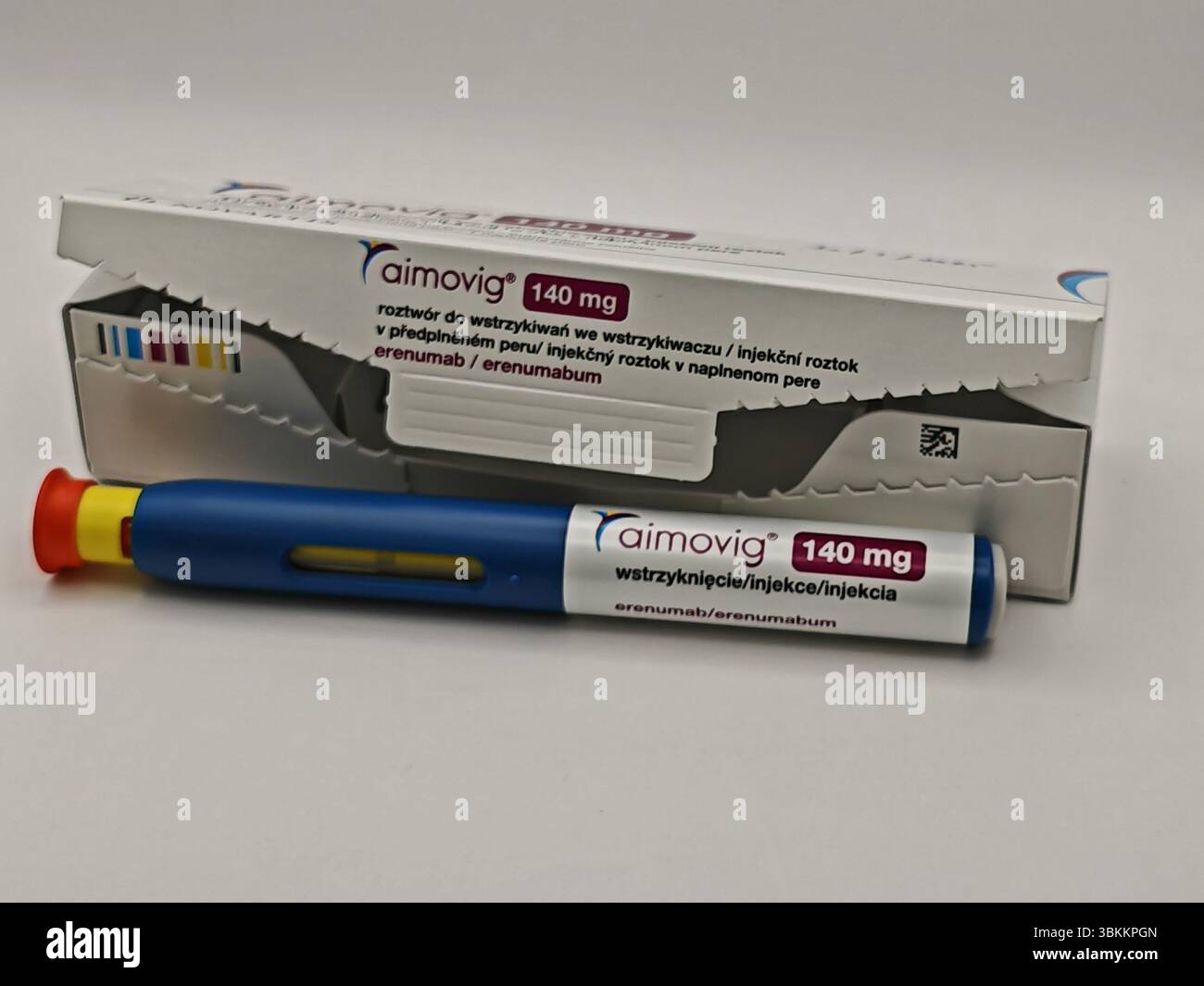 Aimovig pen hi-res stock photography and images - Alamy