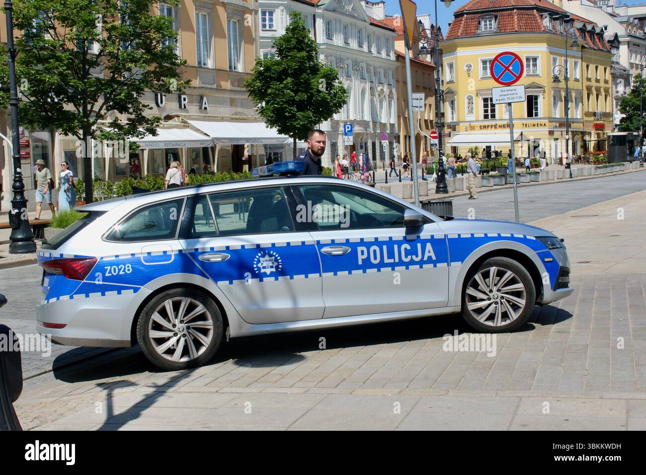 Silver police patrol car hi-res stock photography and images - Alamy