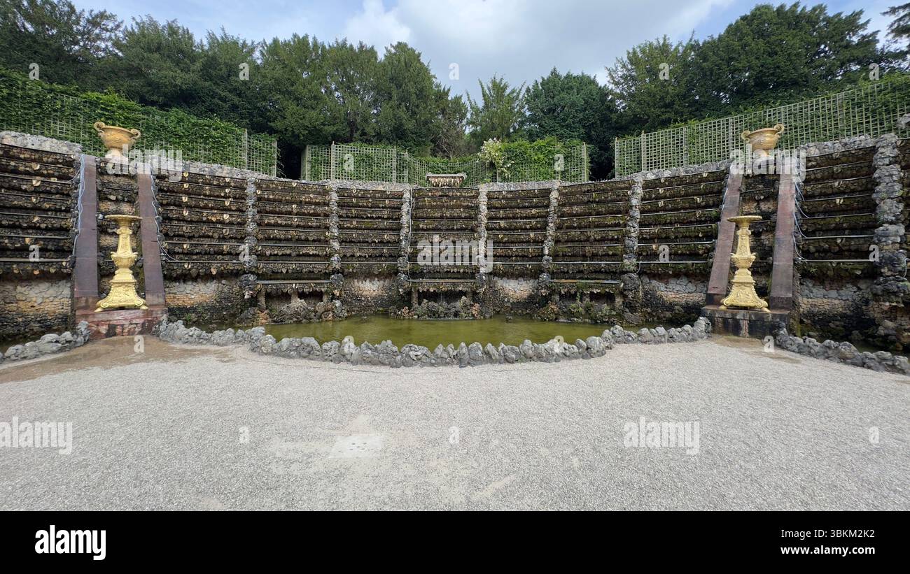 Garden water feature algae hi-res stock photography and images - Alamy