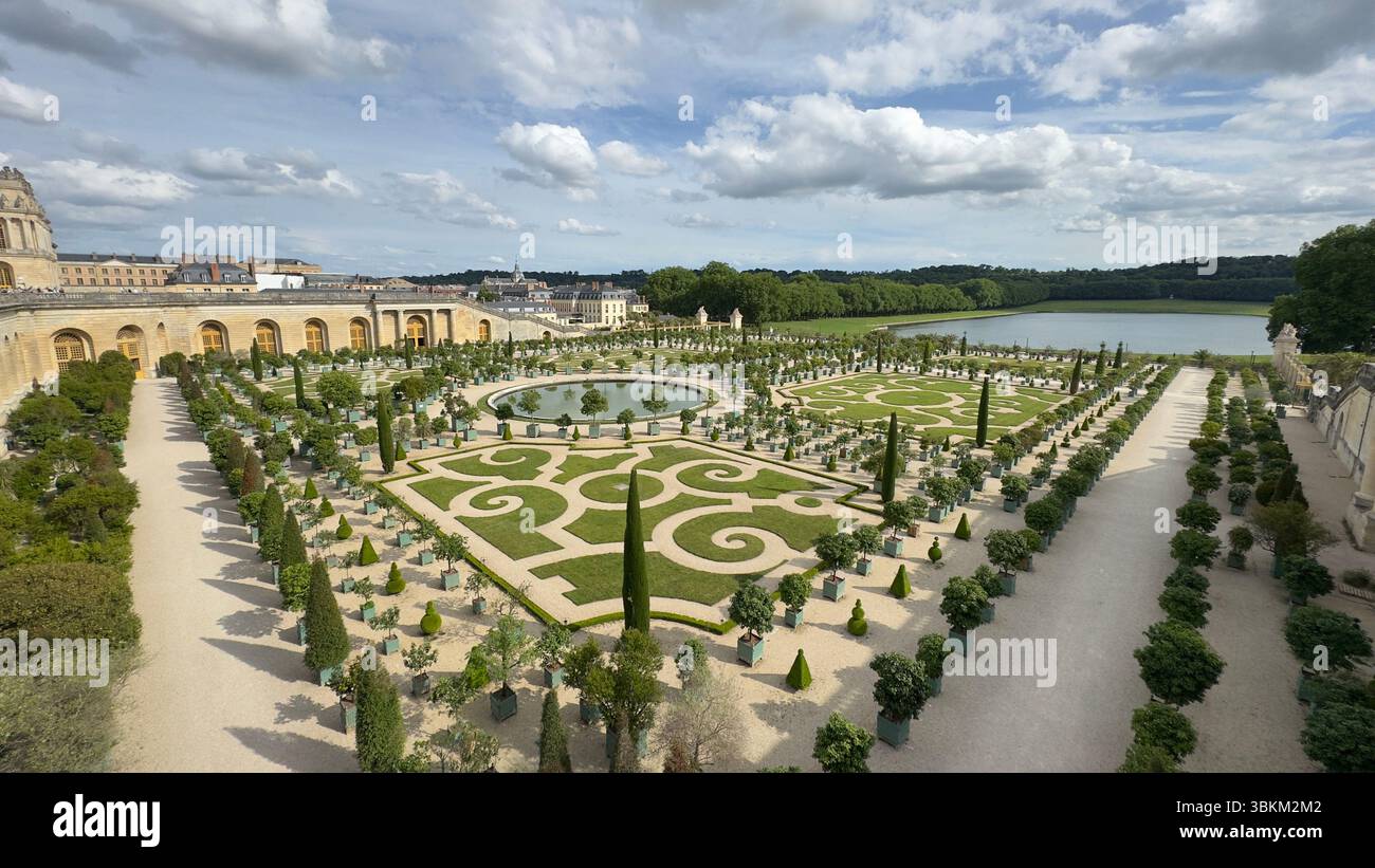 Palace of versailles aerial view hi-res stock photography and images ...