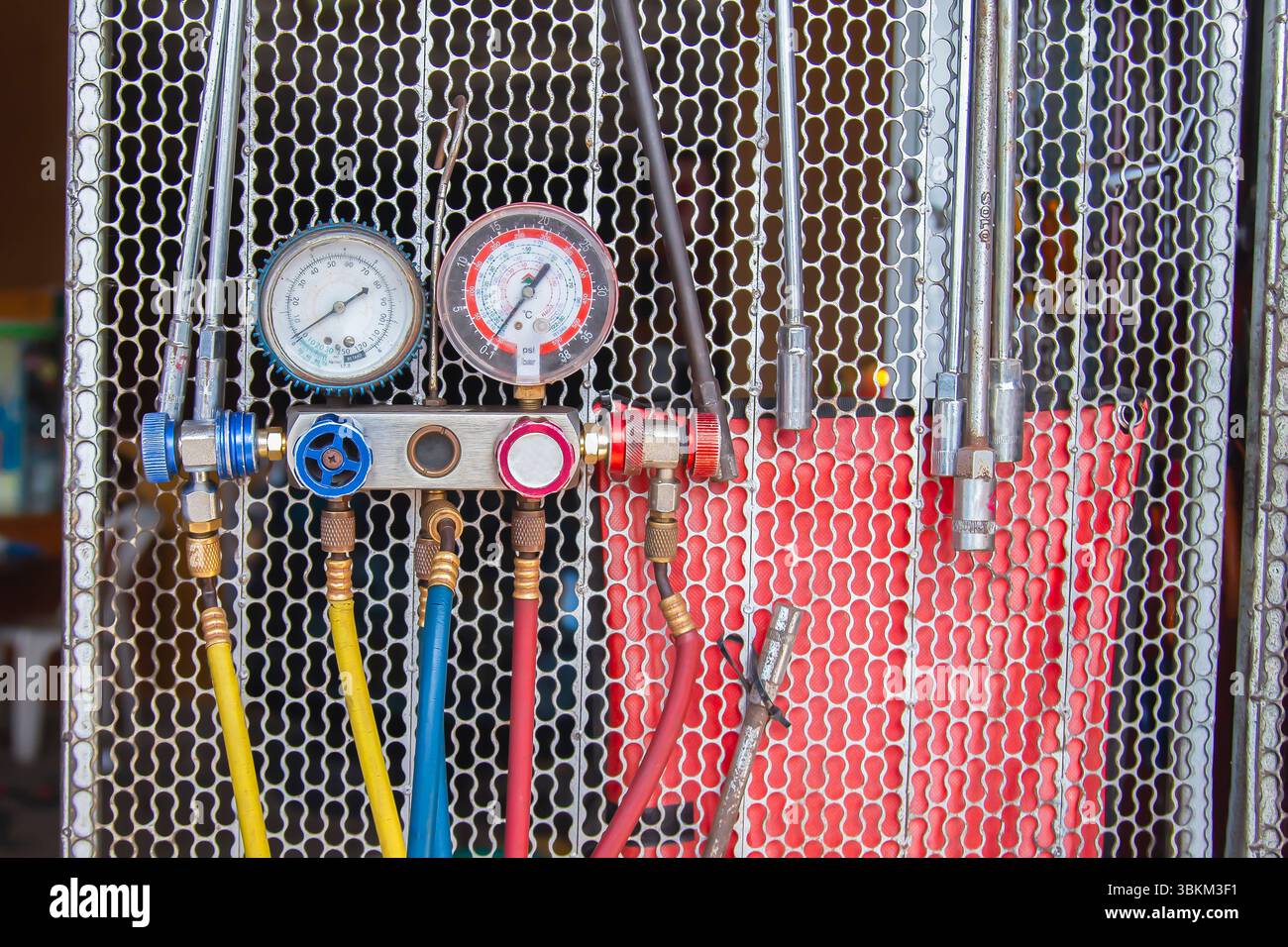 pressure meters measuring equipment for filling air conditioners Stock ...