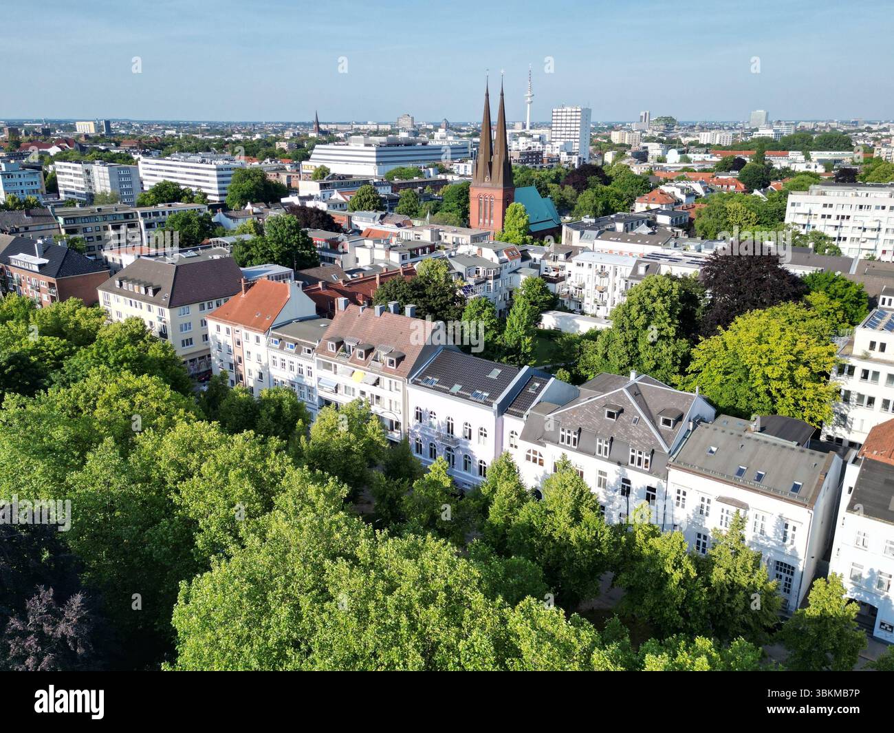 Blick auf den Stadtteil Altona mit Häusern an der Max-Brauer-Allee und ...