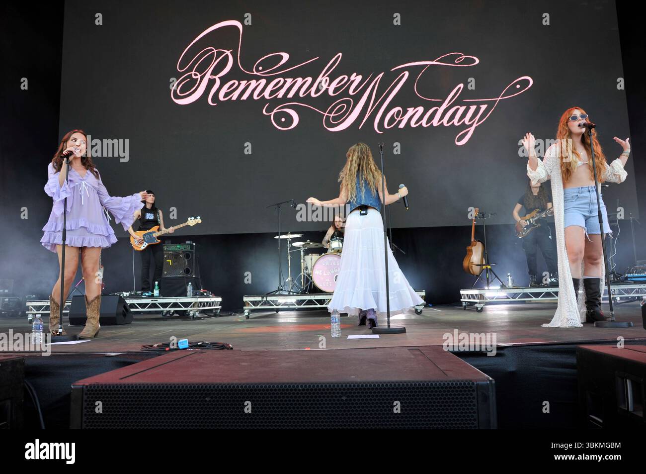 21 June 2025. Woodstock, Oxfordshire, UK. Remember Monday perform at ...