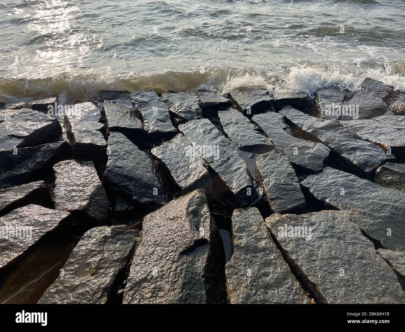 Interlocking waves hi-res stock photography and images - Alamy