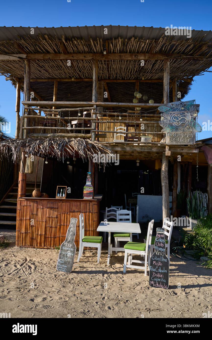 Bar und Restaurant direkt am Strand, Playa Grande, Puerto Villamil ...
