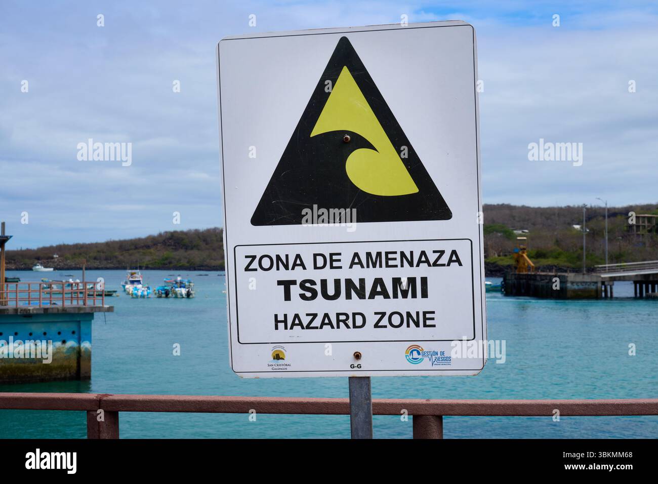 Tsunami Warnschild, Zona de Amenaza Tsinami Hazard Zone, Hafen von ...