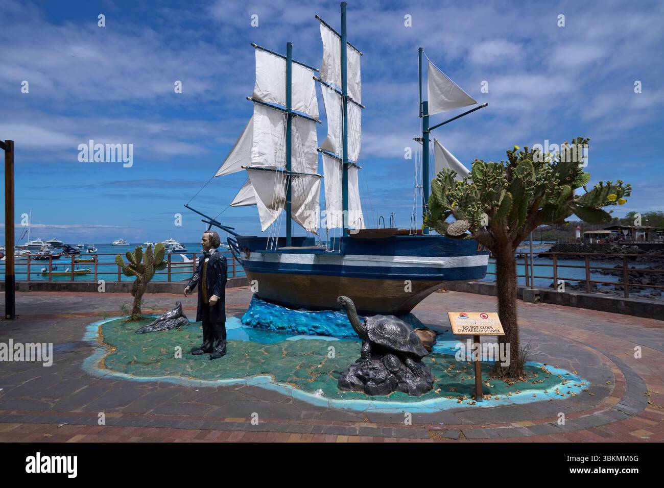 Denkmal für Charles Darwin und sein Schiff HMS Beagle, Promenade am ...