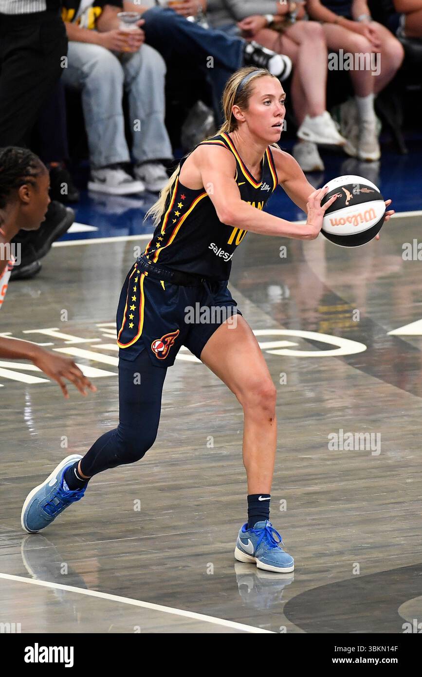 INDIANAPOLIS, IN - JUNE 17: Indiana Fever guard Lexie Hull (10) passes ...