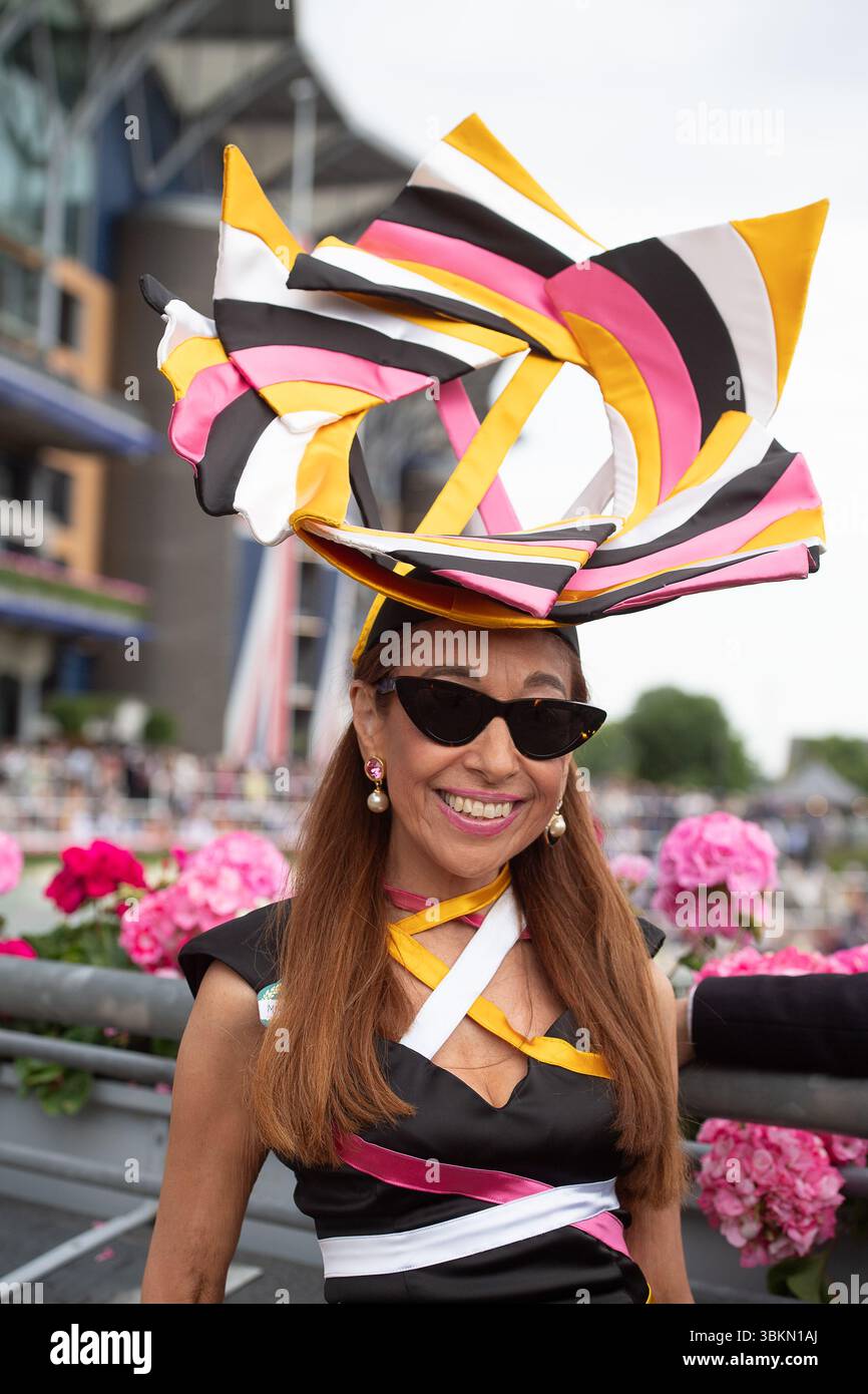 Ascot, Berkshire, UK. 21st June, 2025. Milliner Tracy Rose wears a ...