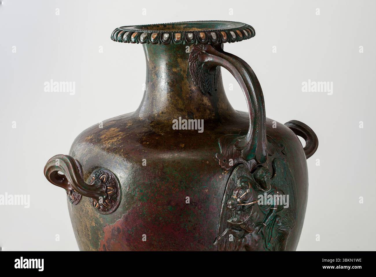 Bronze hydria, The scene on the attaché depicts the abduction of ...