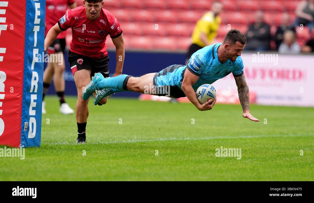 Hull's Cade Cust scores their side's first try of the game during the ...