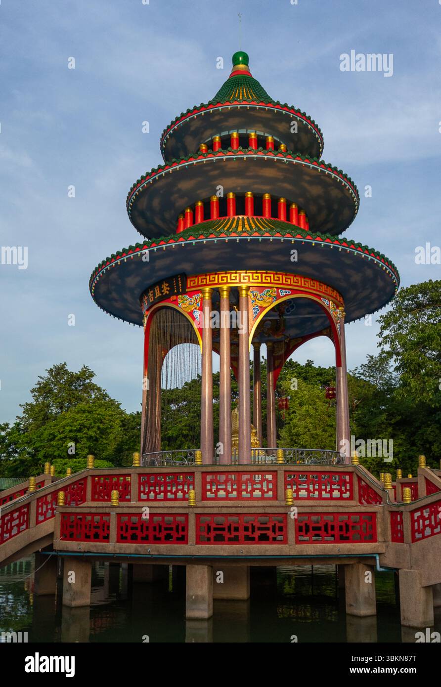 Temple worship altar hi-res stock photography and images - Alamy
