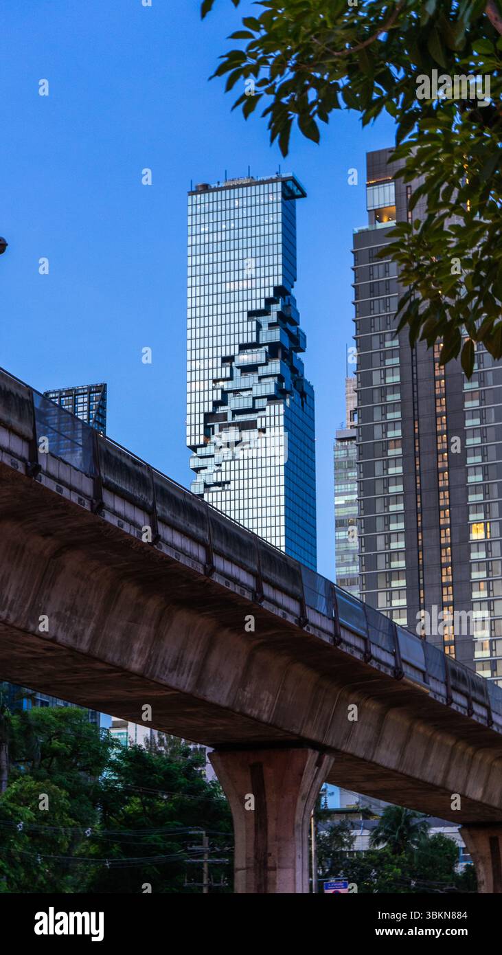 Bangkok architecture contrast hi-res stock photography and images - Alamy