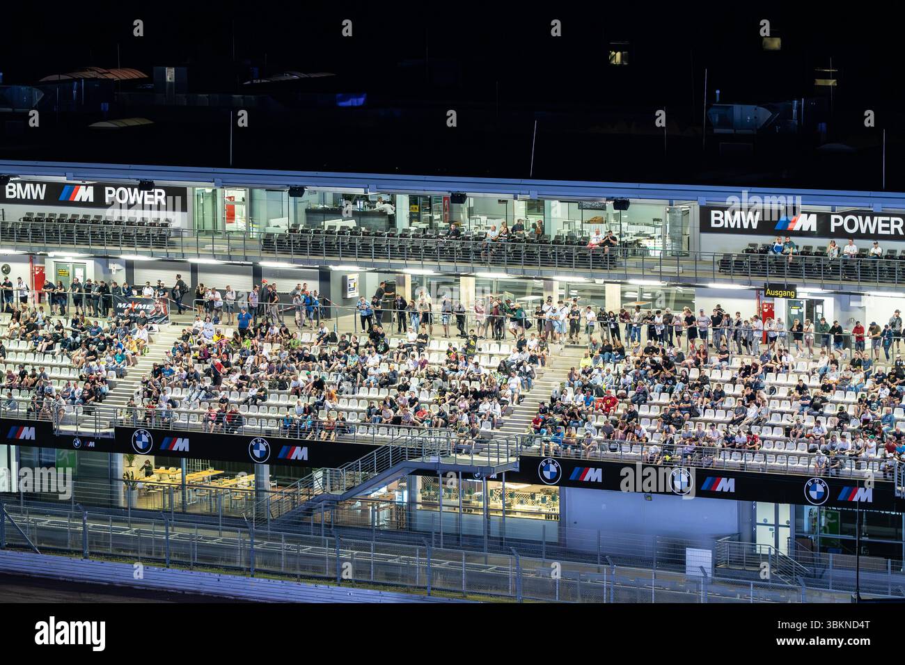 22 June 2025, Rhineland-Palatinate, Nürburg: Numerous fans watch the 24 ...