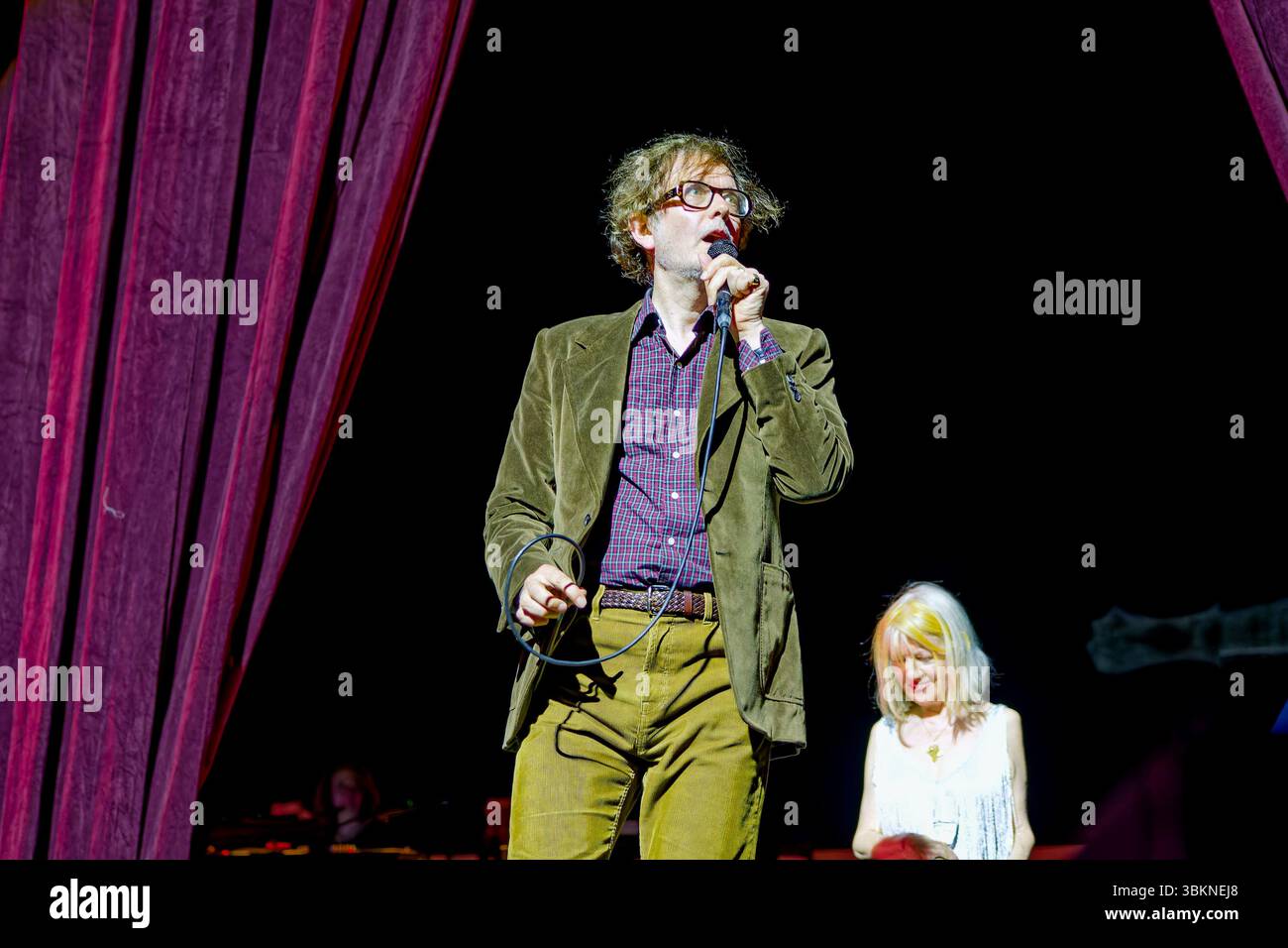 Manchester, UK. 21st June, 2025. Jarvis Cocker (lead vocals, guitar ...