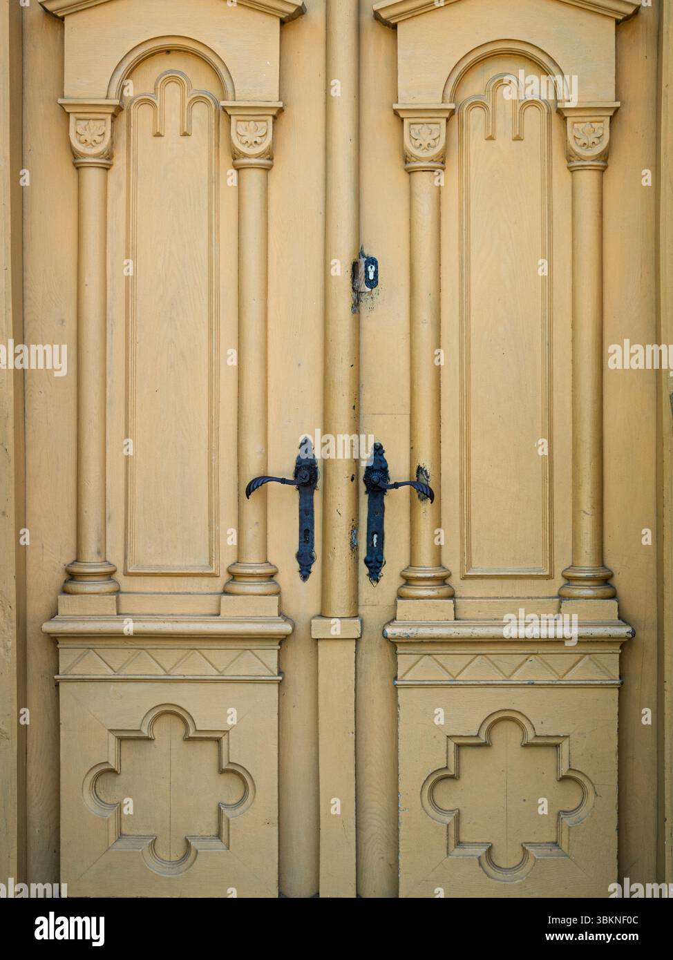 Doorwayframe hi-res stock photography and images - Alamy