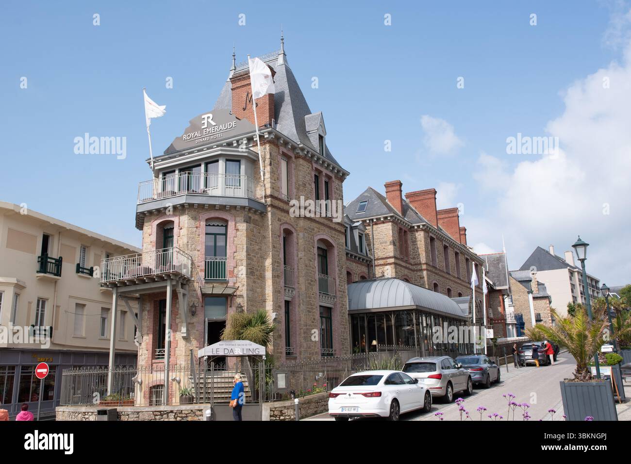 Royal hotel bar hi-res stock photography and images - Alamy