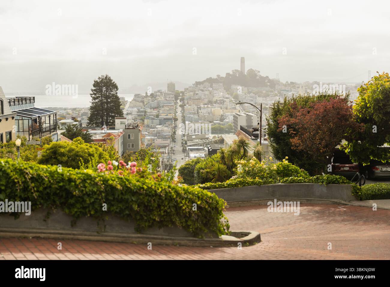 Winding street in historic hi-res stock photography and images - Alamy