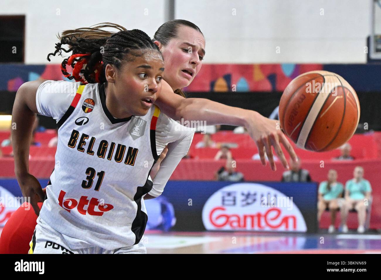 Brno, Czech Republic. 22nd June, 2025. L-R Maxuella Lisowa-Mbaka (BEL ...