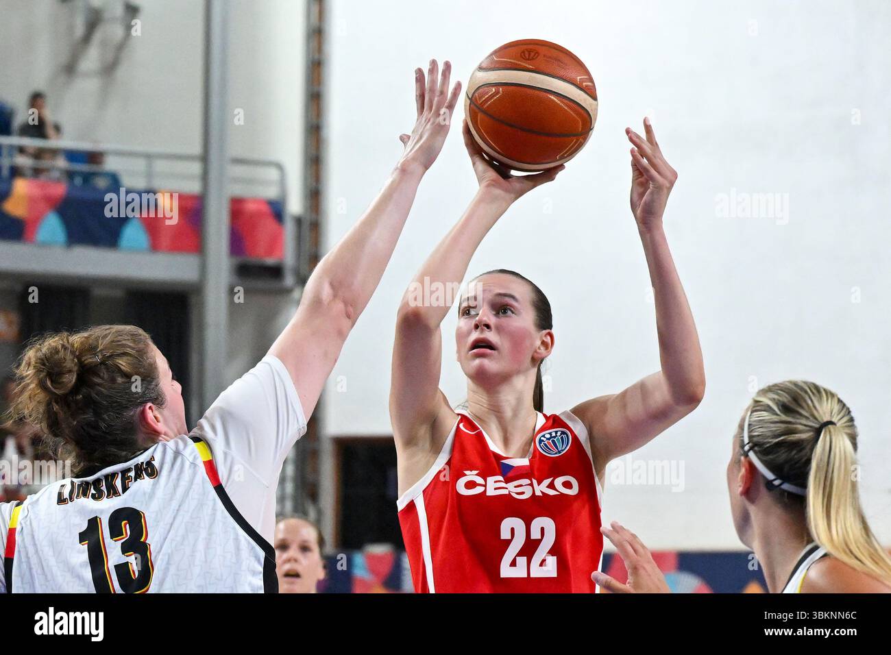 Brno, Czech Republic. 22nd June, 2025. L-R Kyara Linskens (BEL), Emma ...
