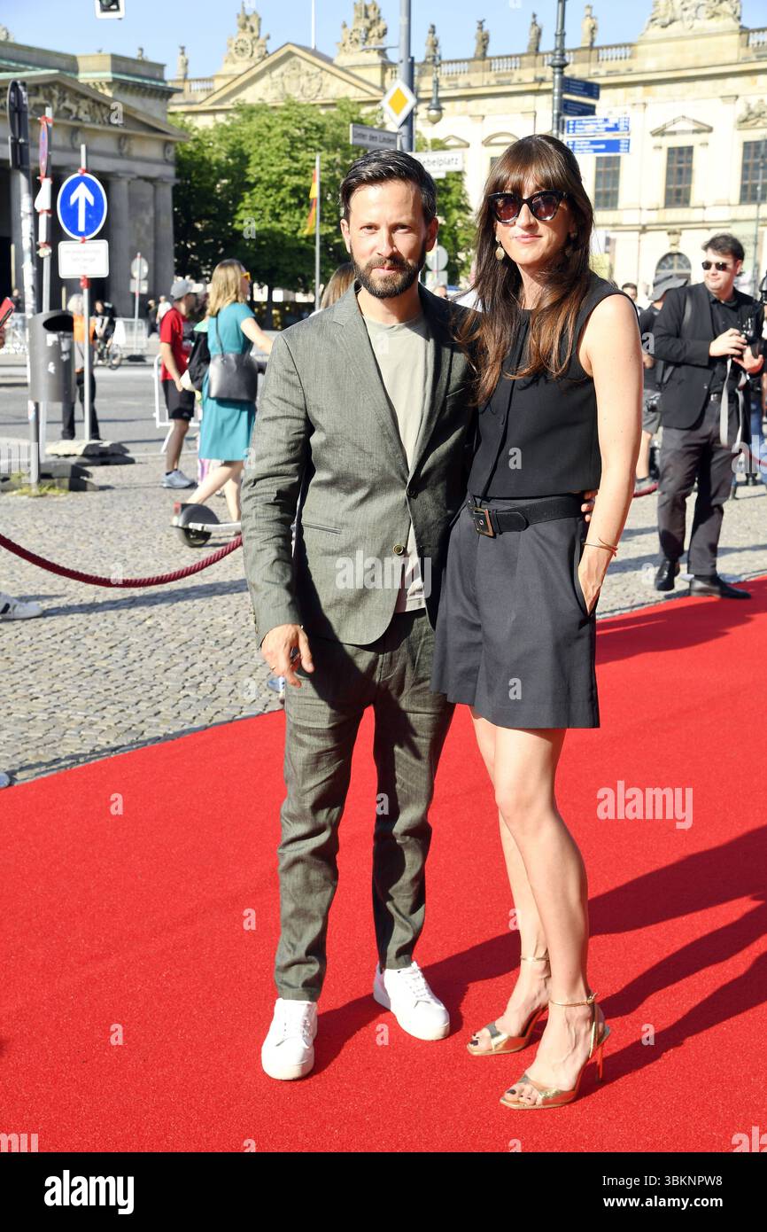 Franz Dinda und Ehefrau Elise Dinda bei der Veranstaltung BMW X ...