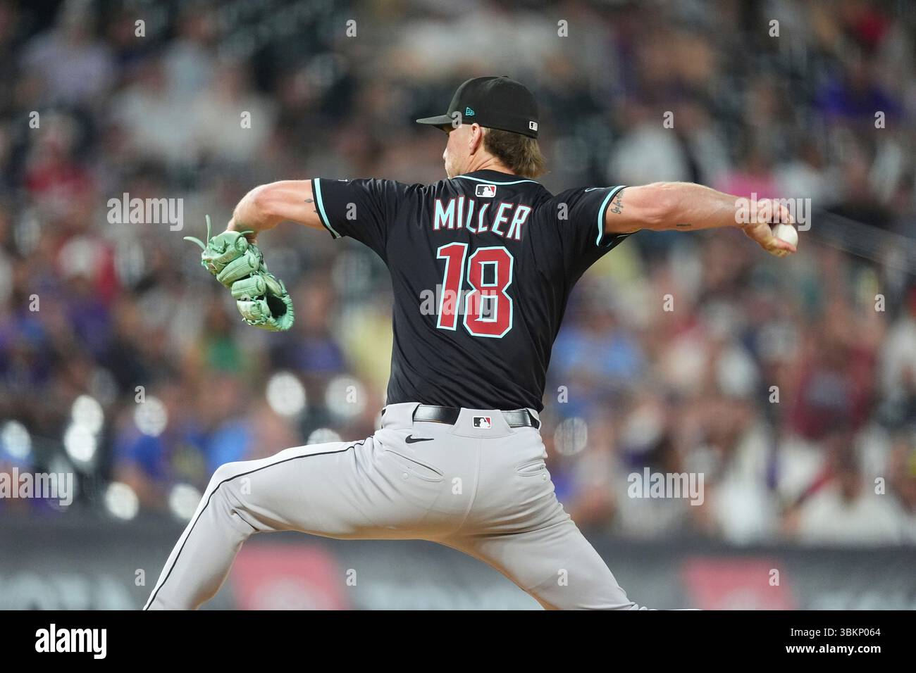 Arizona Diamondbacks relief pitcher Shelby Miller (18) in the ninth ...