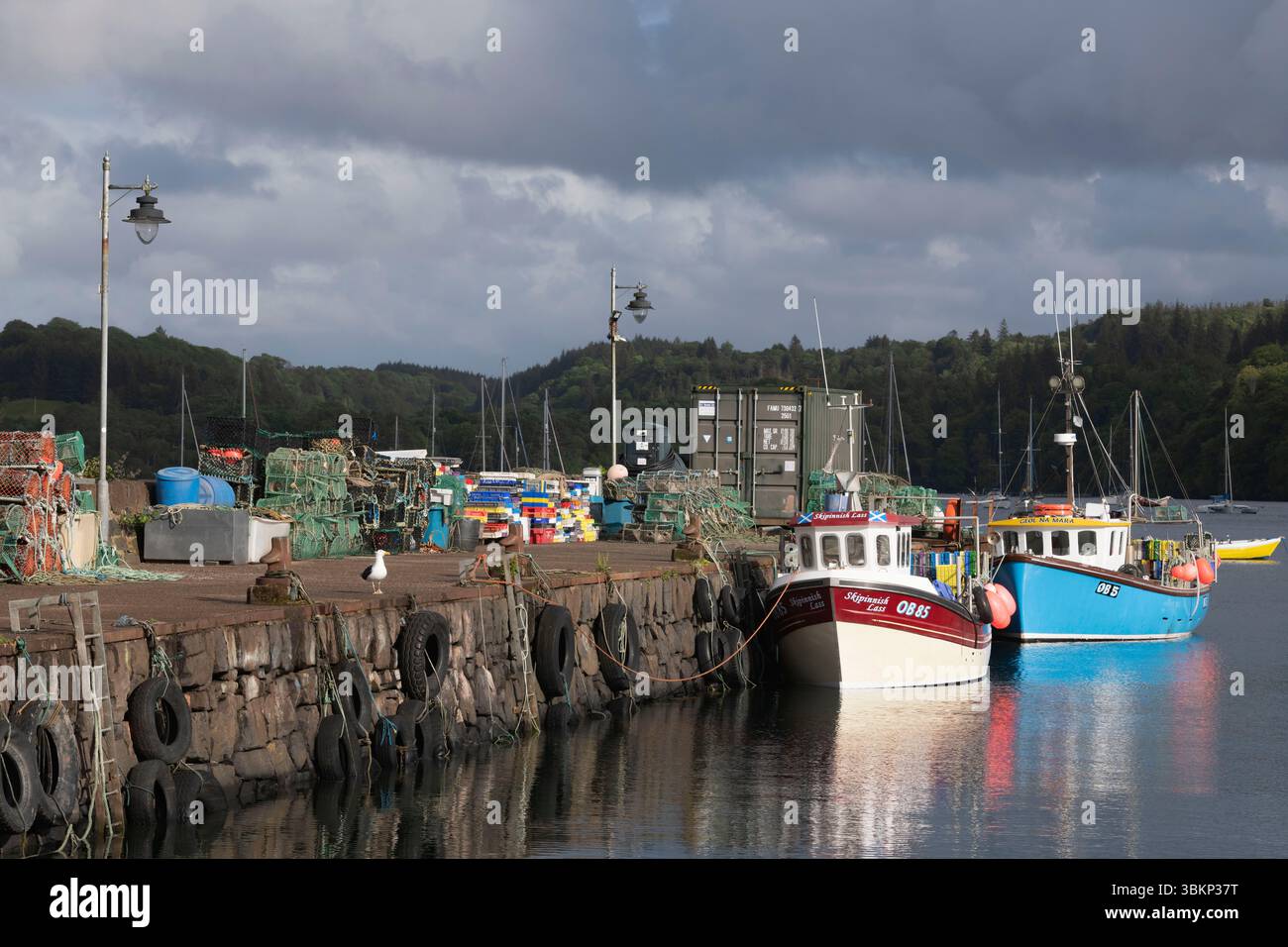 Fishing Boats Moored Alongside the Fisherman's Pier in Tobermory on the ...