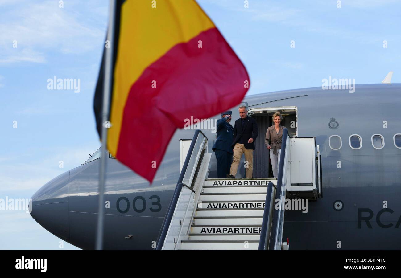 Canada Prime Minister Mark Carney and wife Diana Fox Carney arrive in ...