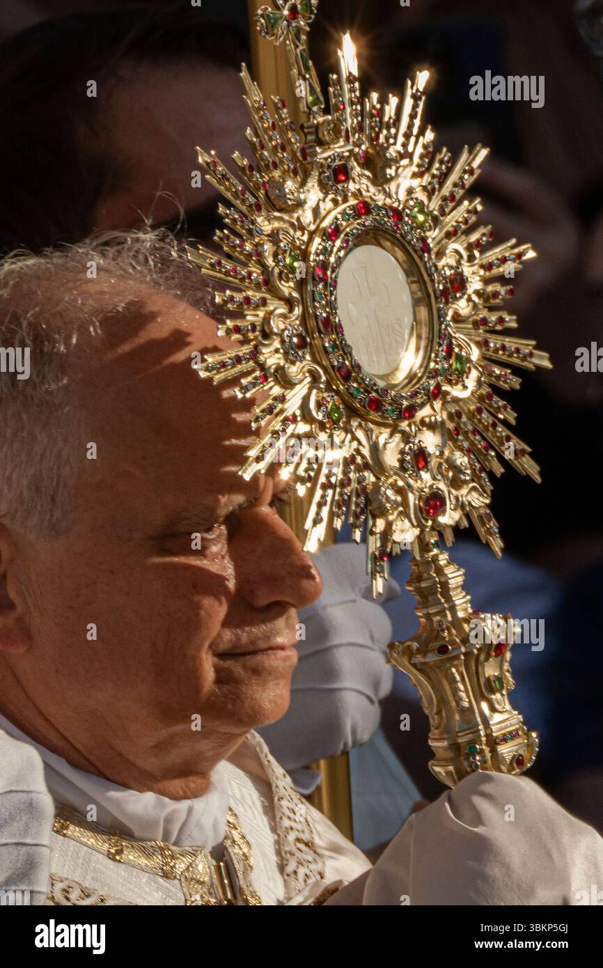 Pope Leo XIV hoists a monstrance containing the consecrated Eucharistic ...