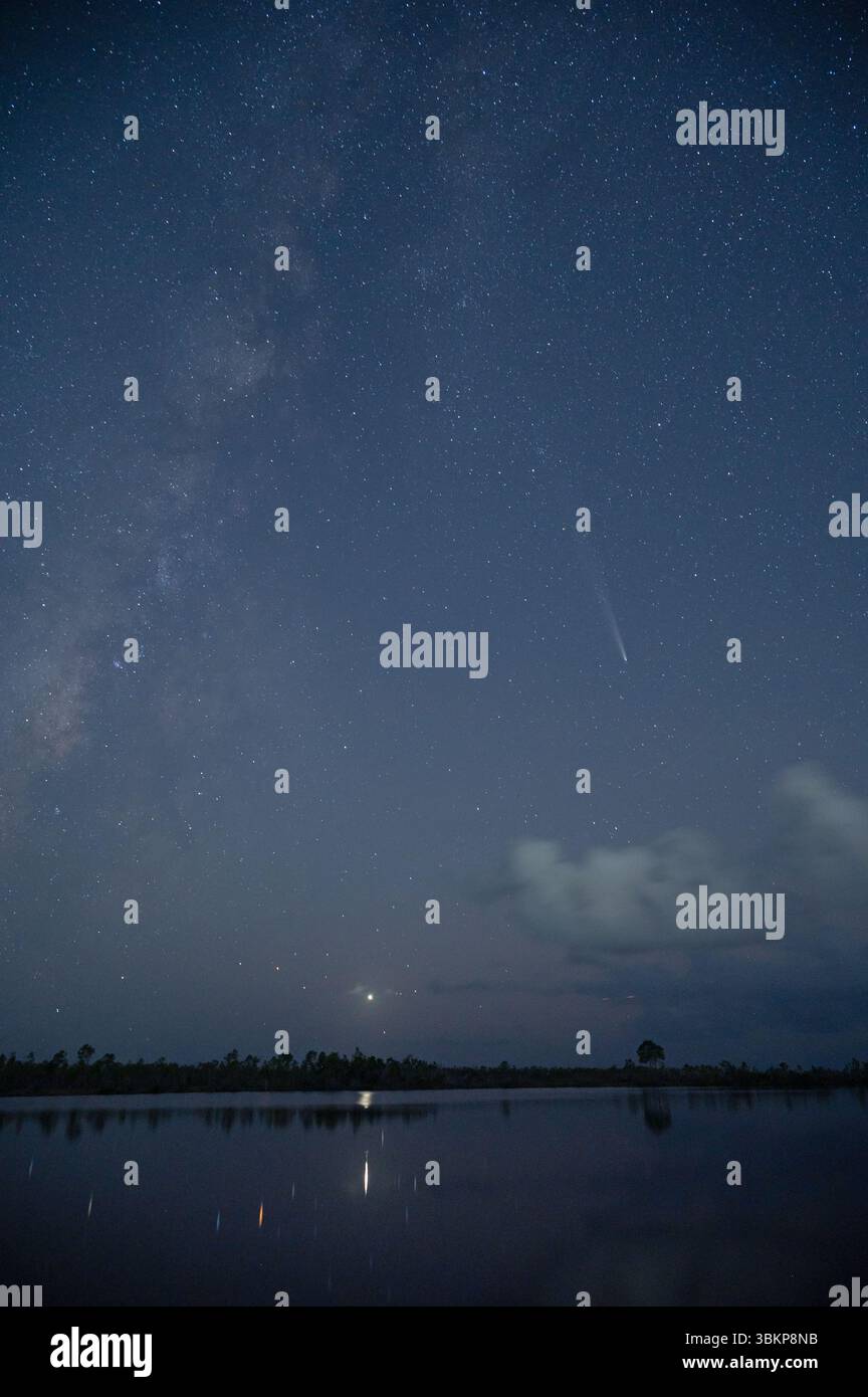 Milky Way and Comet Tsuchinshan-ATLAS over Pine Glades Lake in ...