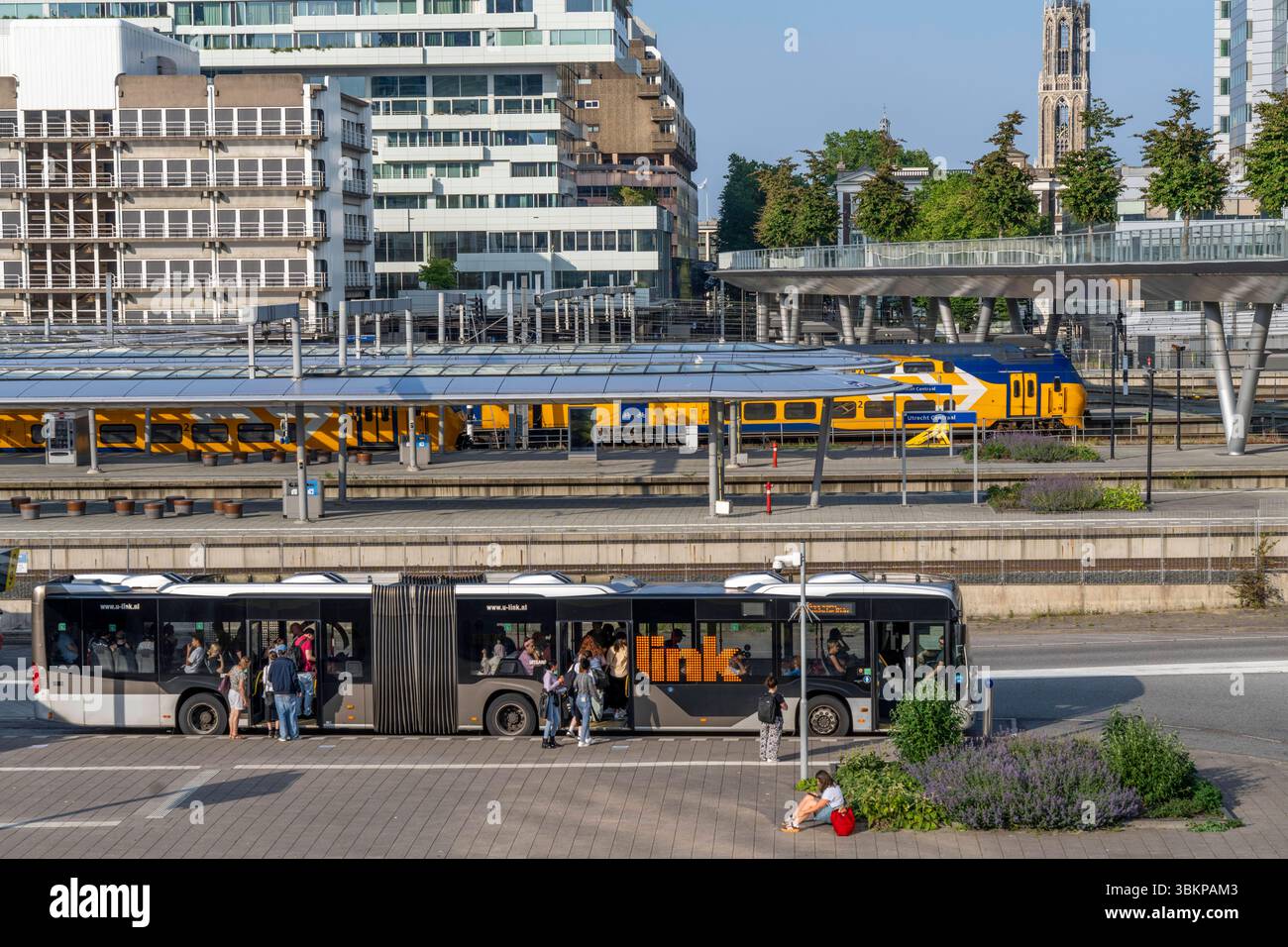 Anbindung von ÖPNV auf der Schiene, Straße, mit dem Eisenbahn ...