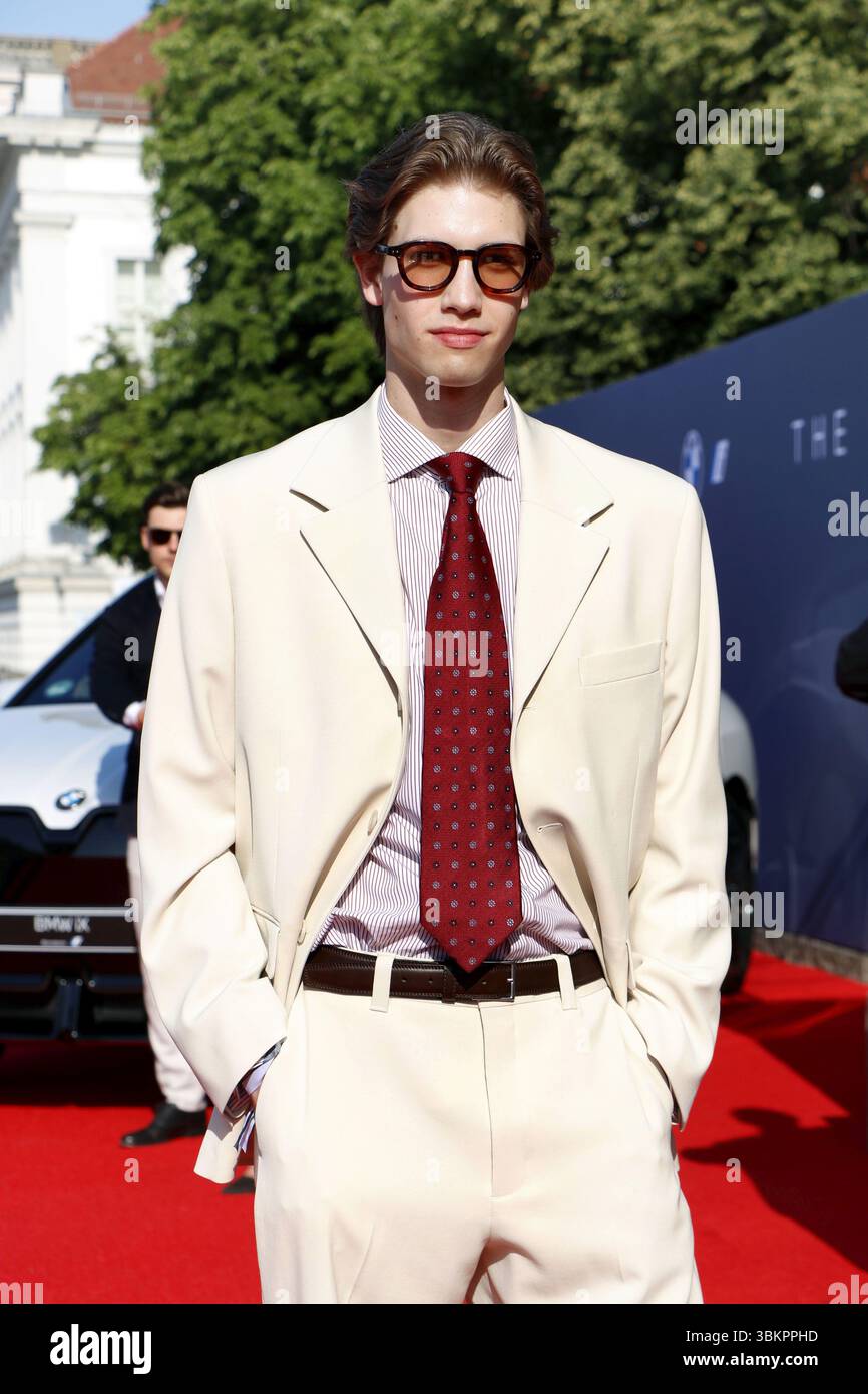 Bert Heldt (opera.bert Influencer Instagram) arriving at Charles Gounod ...