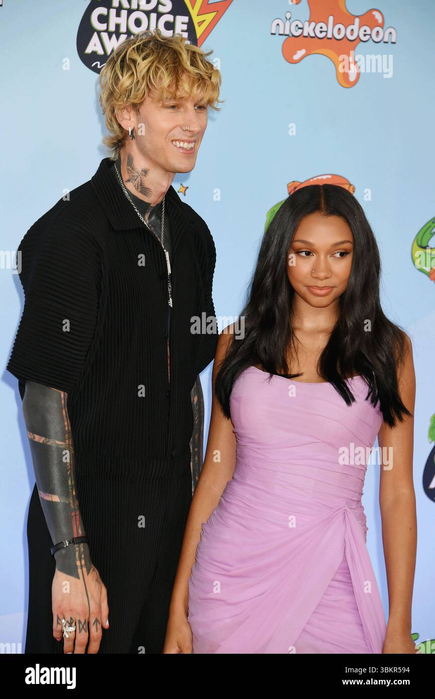 SANTA MONICA, CALIFORNIA - JUNE 21: (L-R) MGK and Casie Baker attend the 2025 Nickelodeon Kids ...