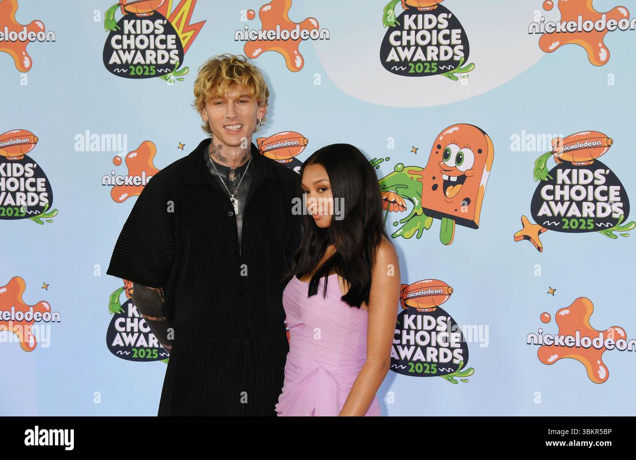 SANTA MONICA, CALIFORNIA - JUNE 21: (L-R) MGK and Casie Baker attend the 2025 Nickelodeon Kids ...