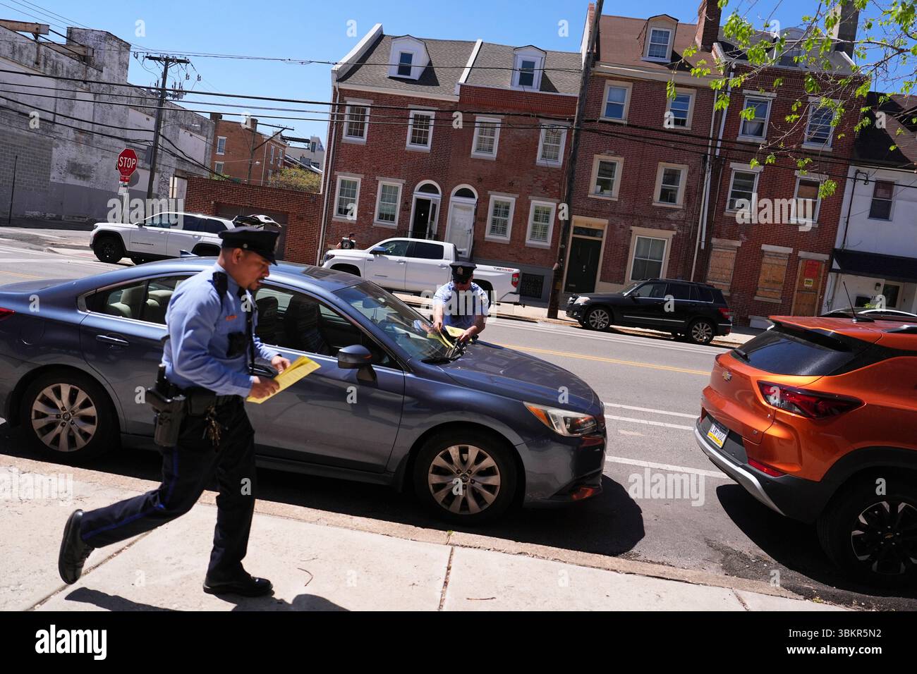 Philadelphia police officers Stephen Mazzoni, right, and Franklin ...