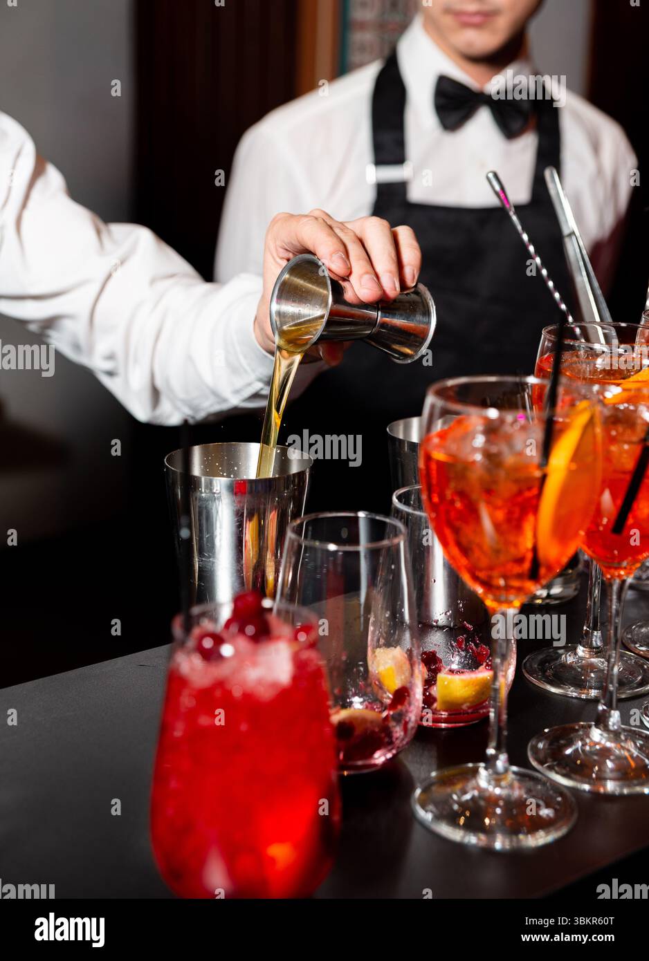 Pouring orange drinks from shaker hi-res stock photography and images ...