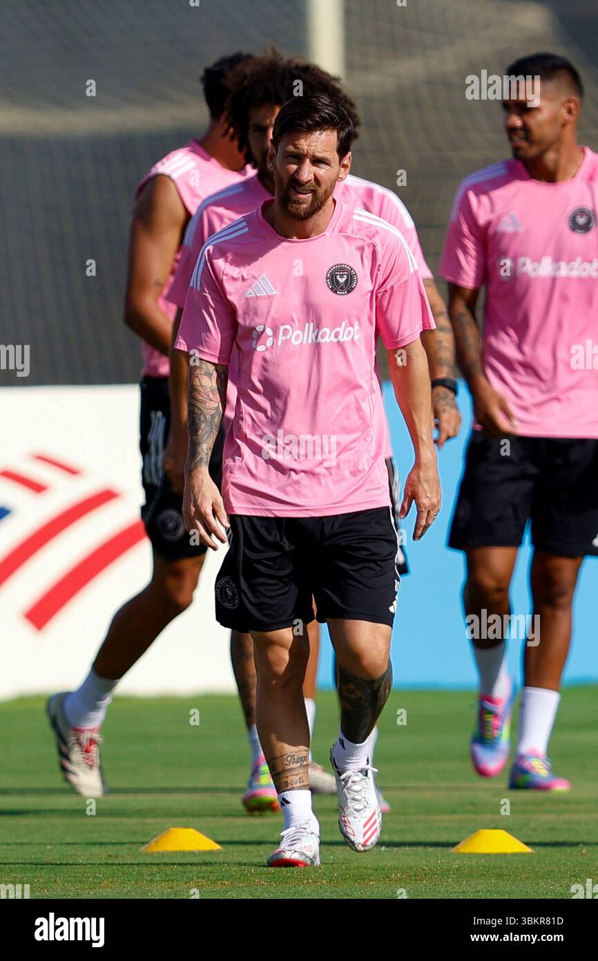 FORT LAUDERDALE, FL - JUNE 22: Lionel Messi (10) of Inter Miami CF ...