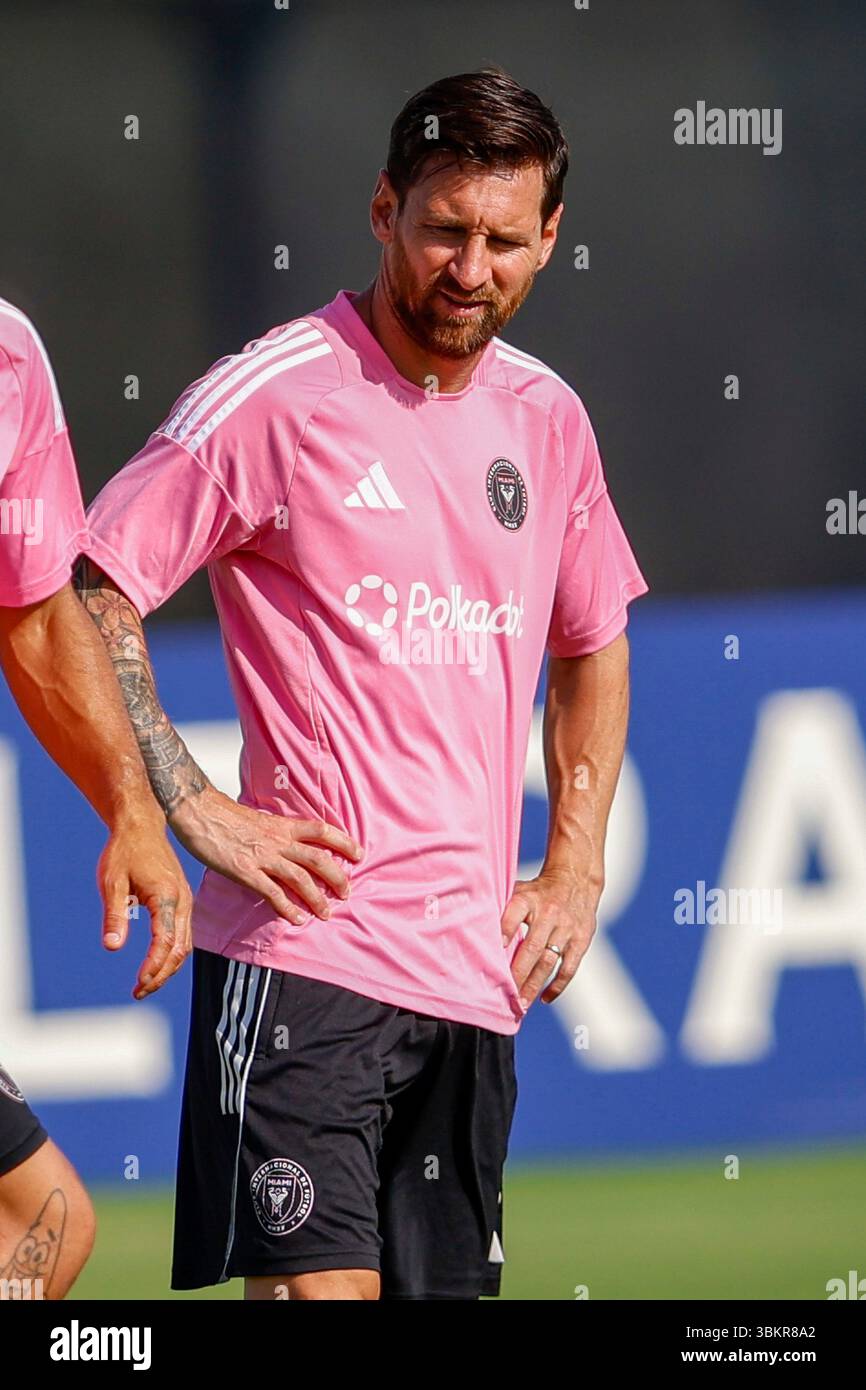 FORT LAUDERDALE, FL - JUNE 22: Lionel Messi (10) of Inter Miami CF ...