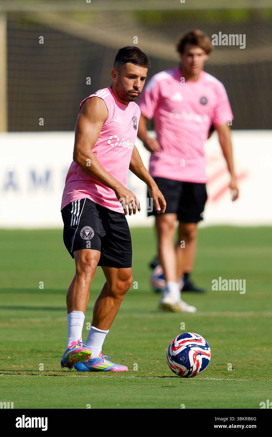 FORT LAUDERDALE, FL - JUNE 22: Jordi Alba (18) of Inter Miami CF ...