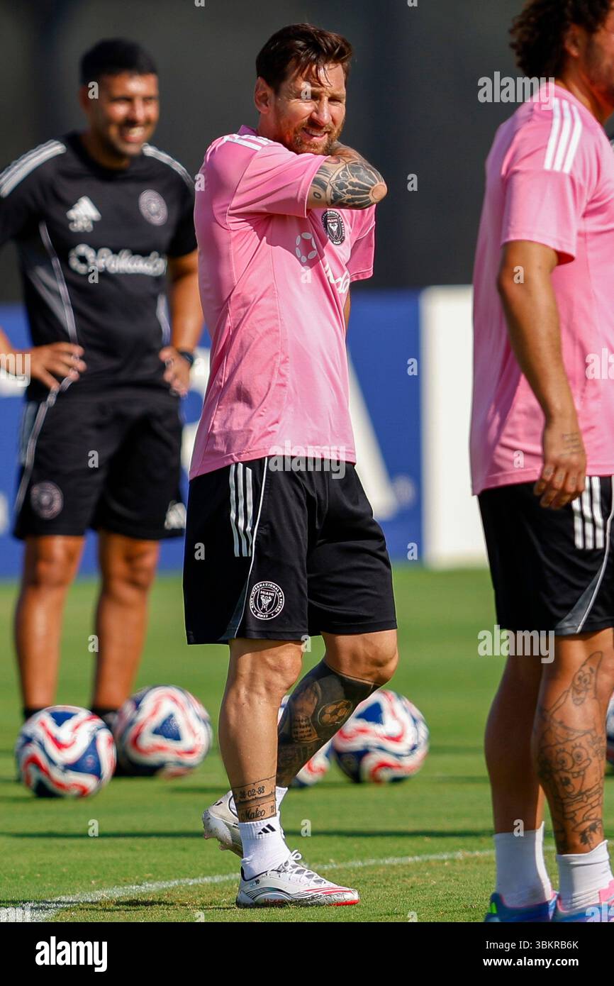 FORT LAUDERDALE, FL - JUNE 22: Lionel Messi (10) of Inter Miami CF ...