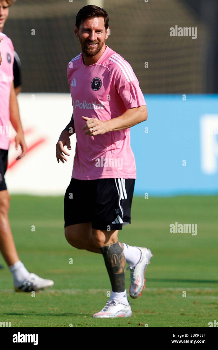 FORT LAUDERDALE, FL - JUNE 22: Lionel Messi (10) of Inter Miami CF ...
